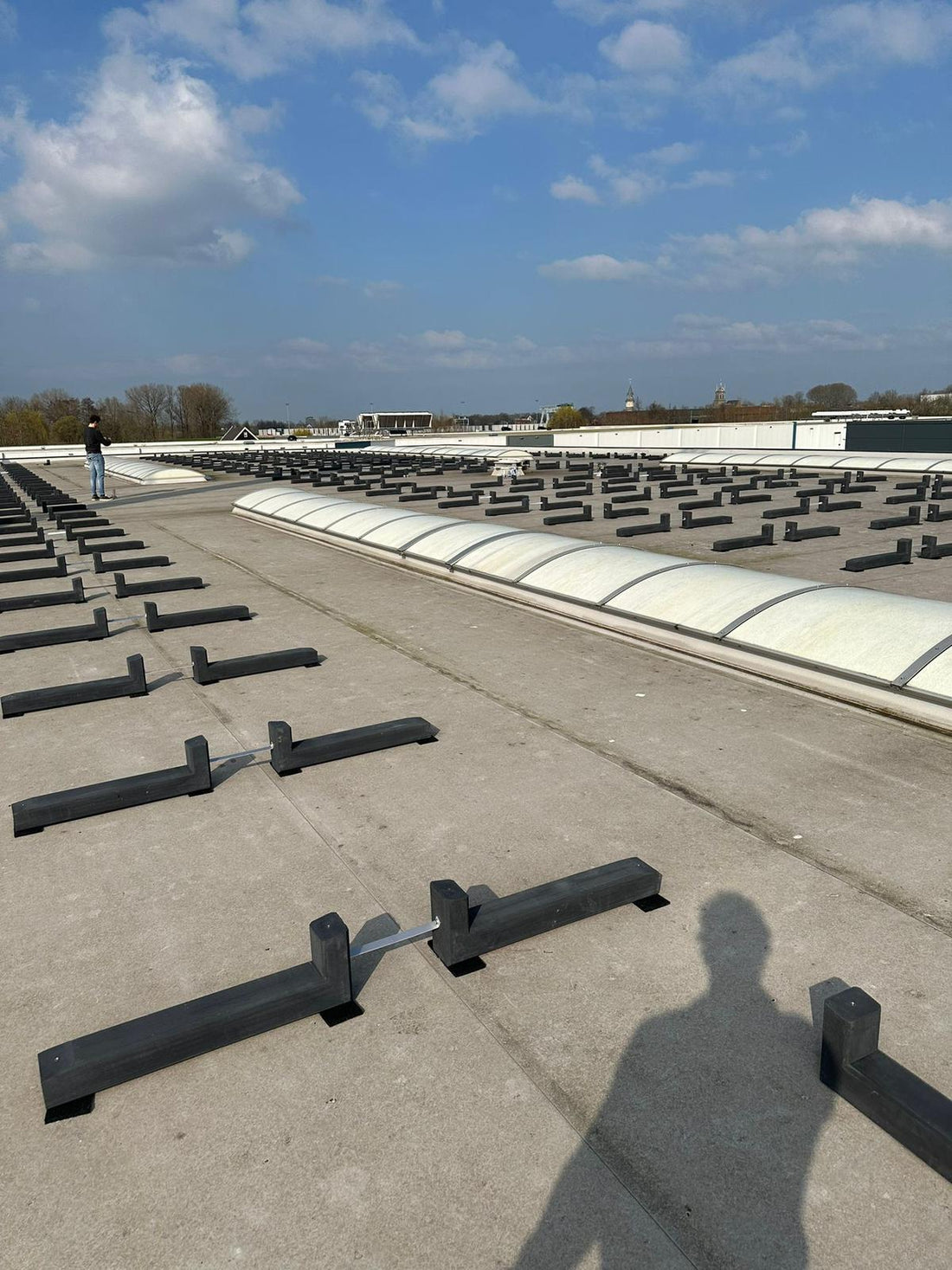 15 Grad Wattstone Flachdach PV-Aufständerung Betonsockel aus Feinbeton